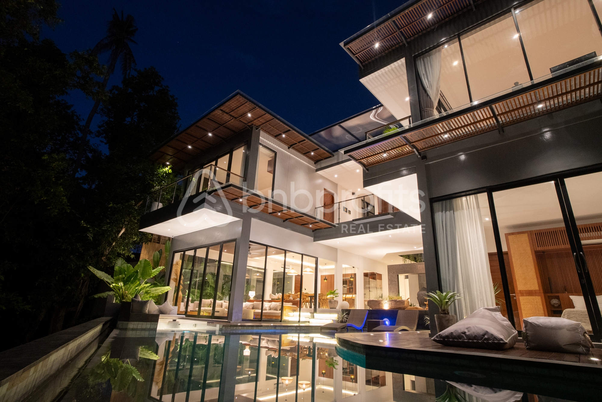 Pererenan's Luxurious Beachside 4 Bedrooms Villa: A Contemporary Villa ...