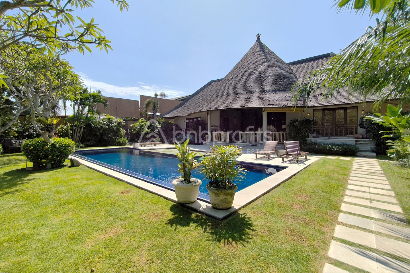 Bali Dream Leasehold Villa: Ultimate Comfort Steps from Petitenget ...